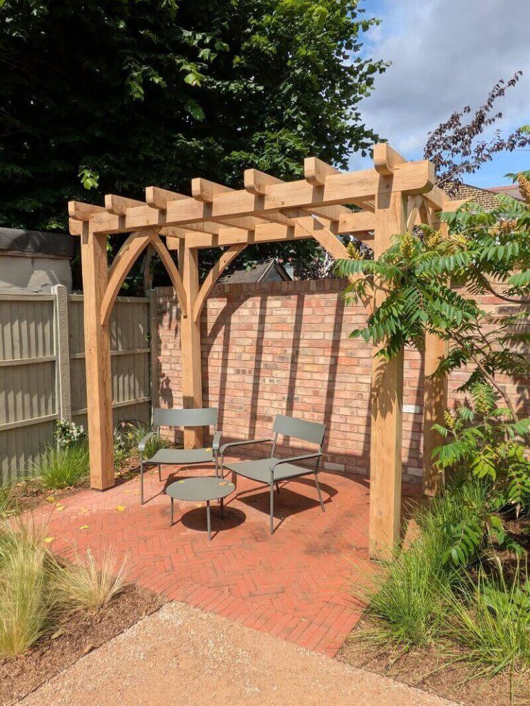 DIY Oak Pergola Kit: Easy assembly for 2 in 1 Days or Hire a Pro?