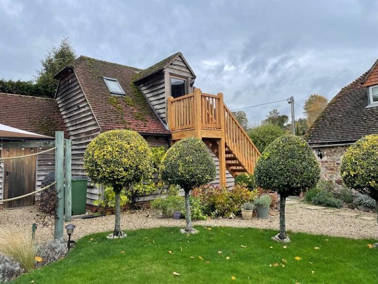 Outdoor Oak Staircase | Strong, Durable I Handmade in Green Oak