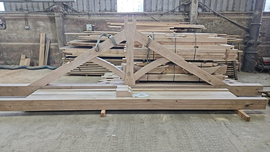 Fluted Oak King Post Truss With Curved Struts Tawny Owl